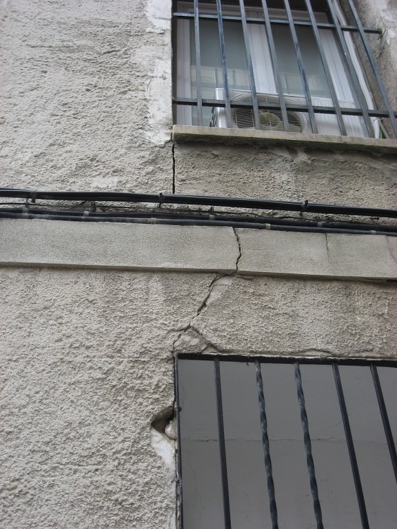 Grietas peligrosas en una casa: ¿dónde pueden aparecer?