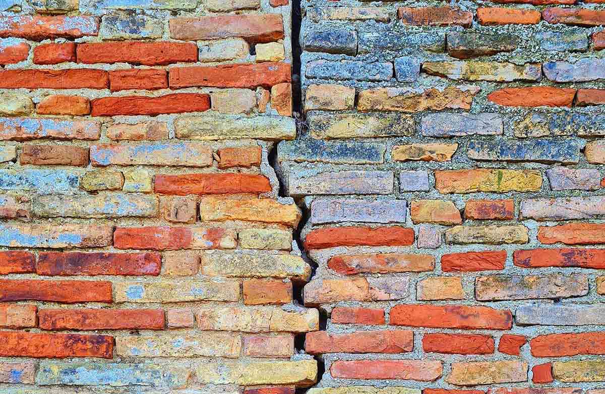 Grietas verticales en paredes, ¿cuándo son peligrosas?